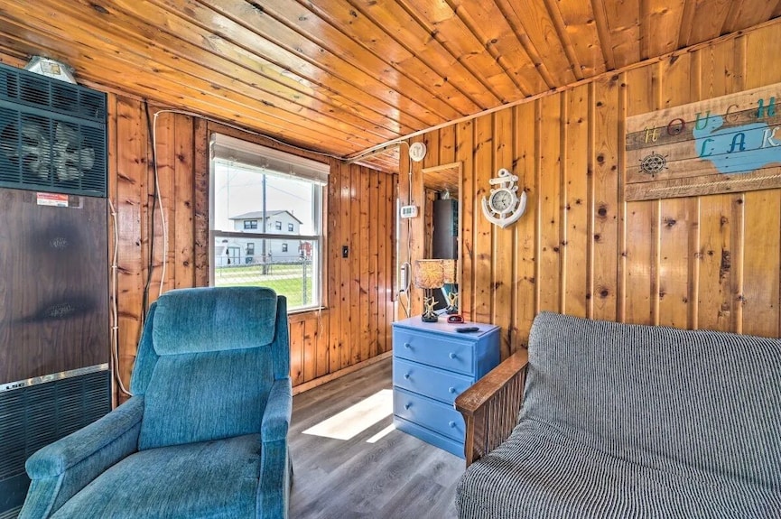 Full Cabin: 21 Steps To The Lake! Pet Friendly! - Houghton Lake, MI