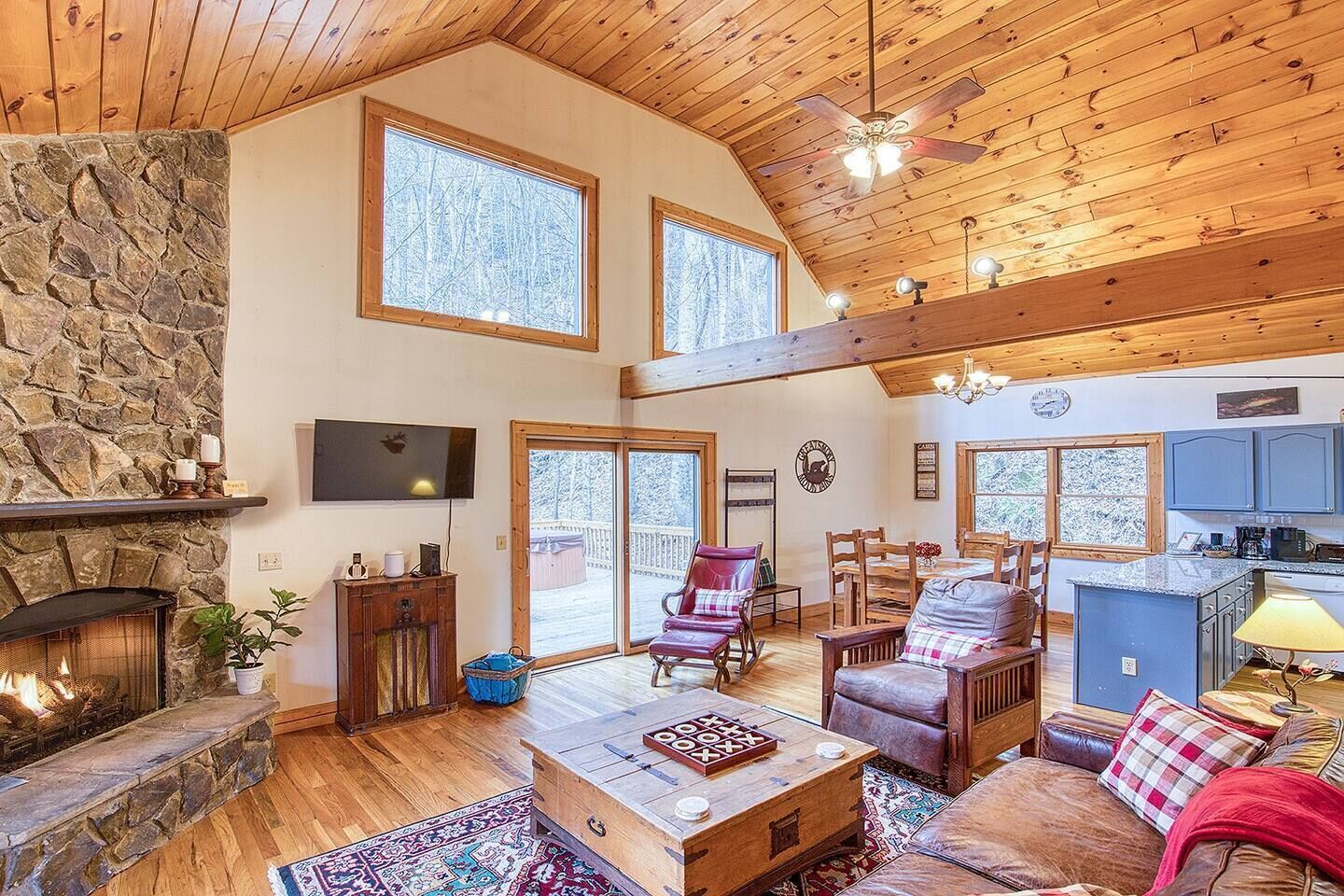 Cardinals On The Creek Cabin-hot Tub, Pet-friendly - Maggie Valley, NC