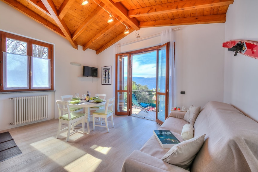 La Brezza Del Lago Maggiore With View, Laveno Mombello, Italy - Lago Mayor