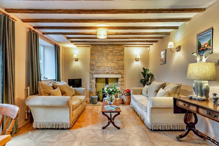 Beautifully Presented Holiday Cottage In The Cotswolds - Holly Cottage - Cotswolds