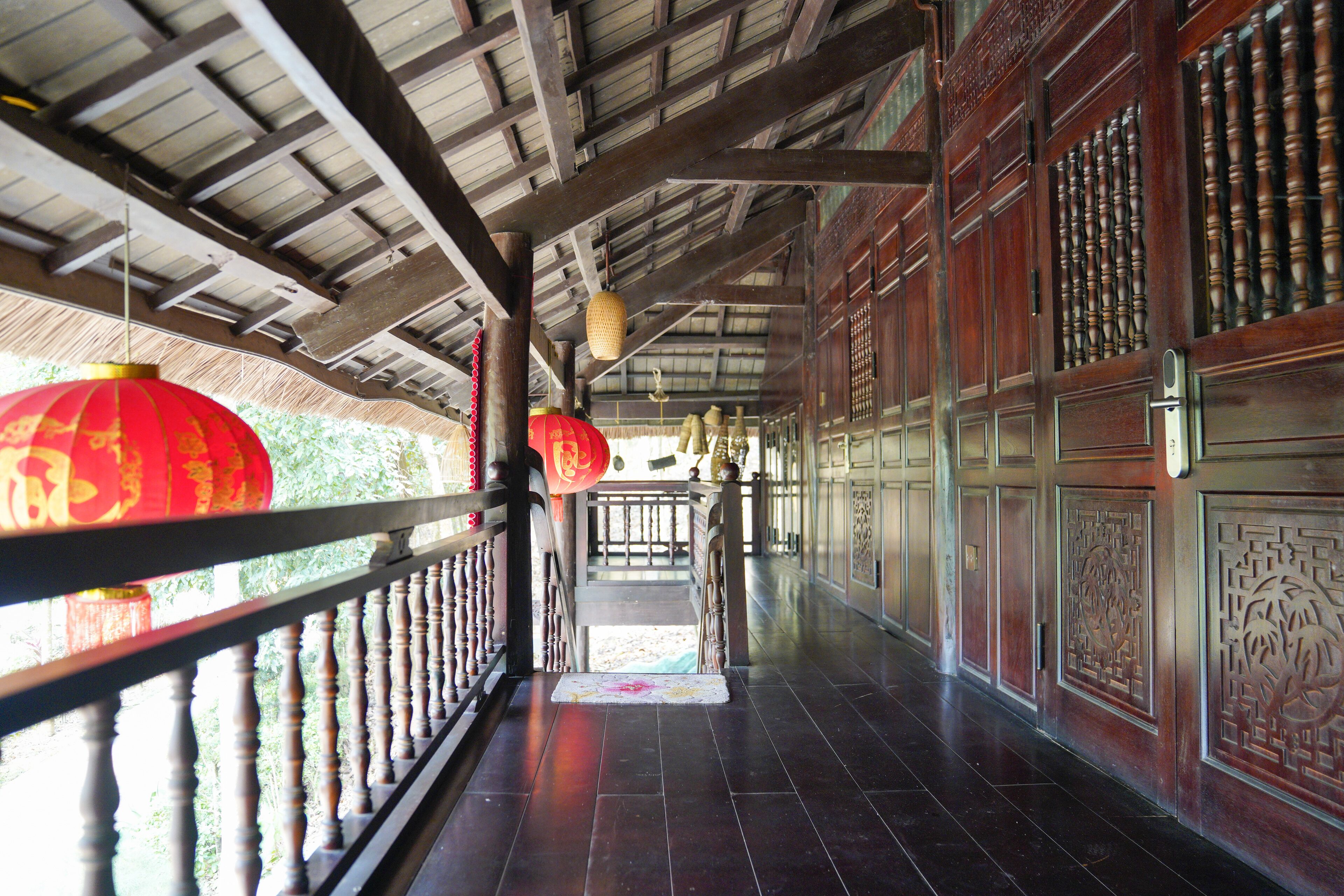 Chalé tradicional, em dormitório misto, vista para a colina, ao lado do lago | Terraço/pátio