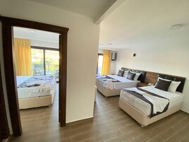 Quarto Familiar, 2 quartos, vista para a piscina | Com decoração personalizada 