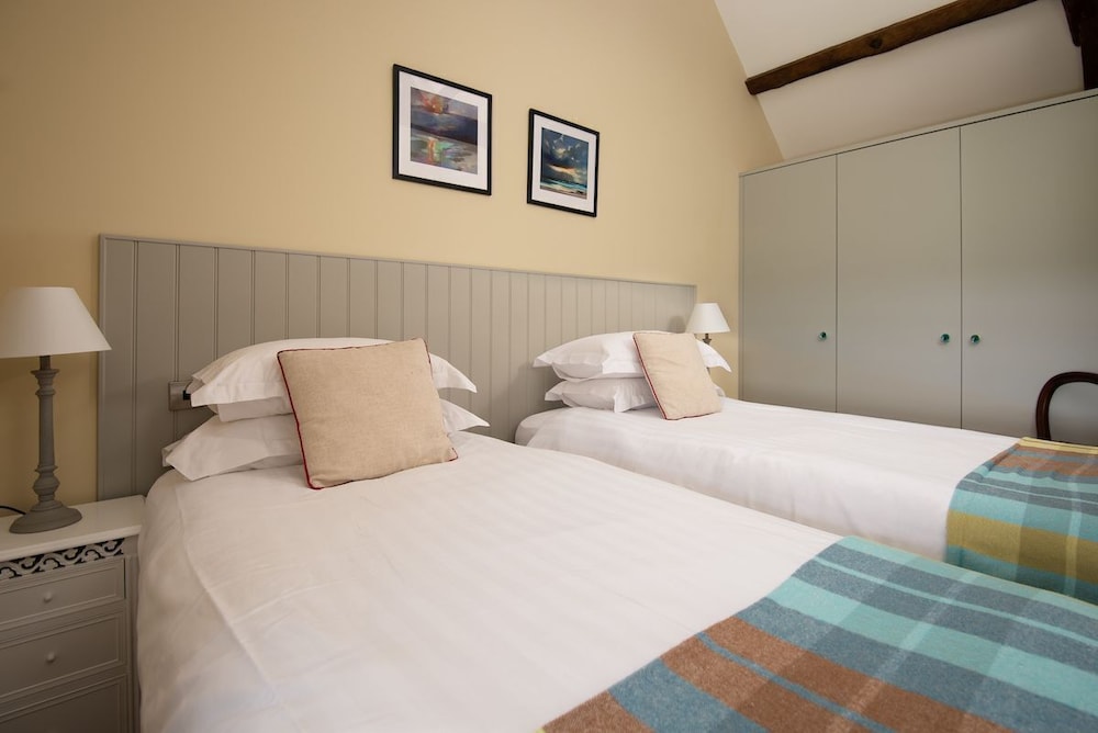 Shepherd's House - a fabulous four-bedroom farmhouse and courtyard ...