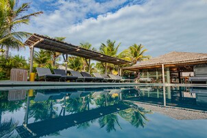 3 piscinas exteriores, espreguiçadeiras 