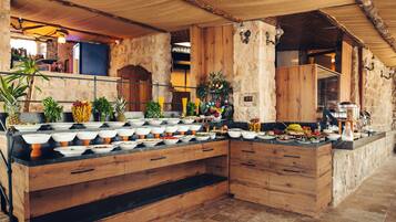 Pequeno-almoço tipo buffet diário incluído