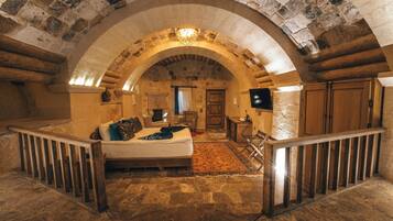 Suite Superior | Roupa de alta qualidade, camas de colchão viscoelástico, minibar