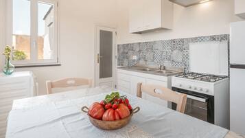Condo | Frigobar, escrivaninha, quartos à prova de som, Wi-Fi de cortesia