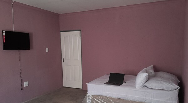 Odinburg Guest House - Mabopane