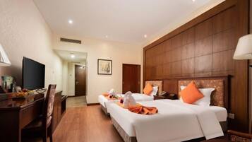 Secretária, berços/camas para crianças