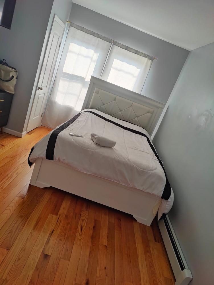 2 Bedroom House In A Quiet Place Close To All Places - New York City