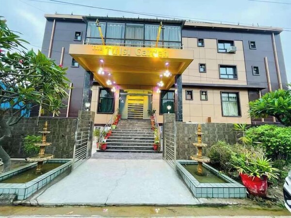 Tulsi Garden - Near Prem Mandir Vrindavan - Vrindavan