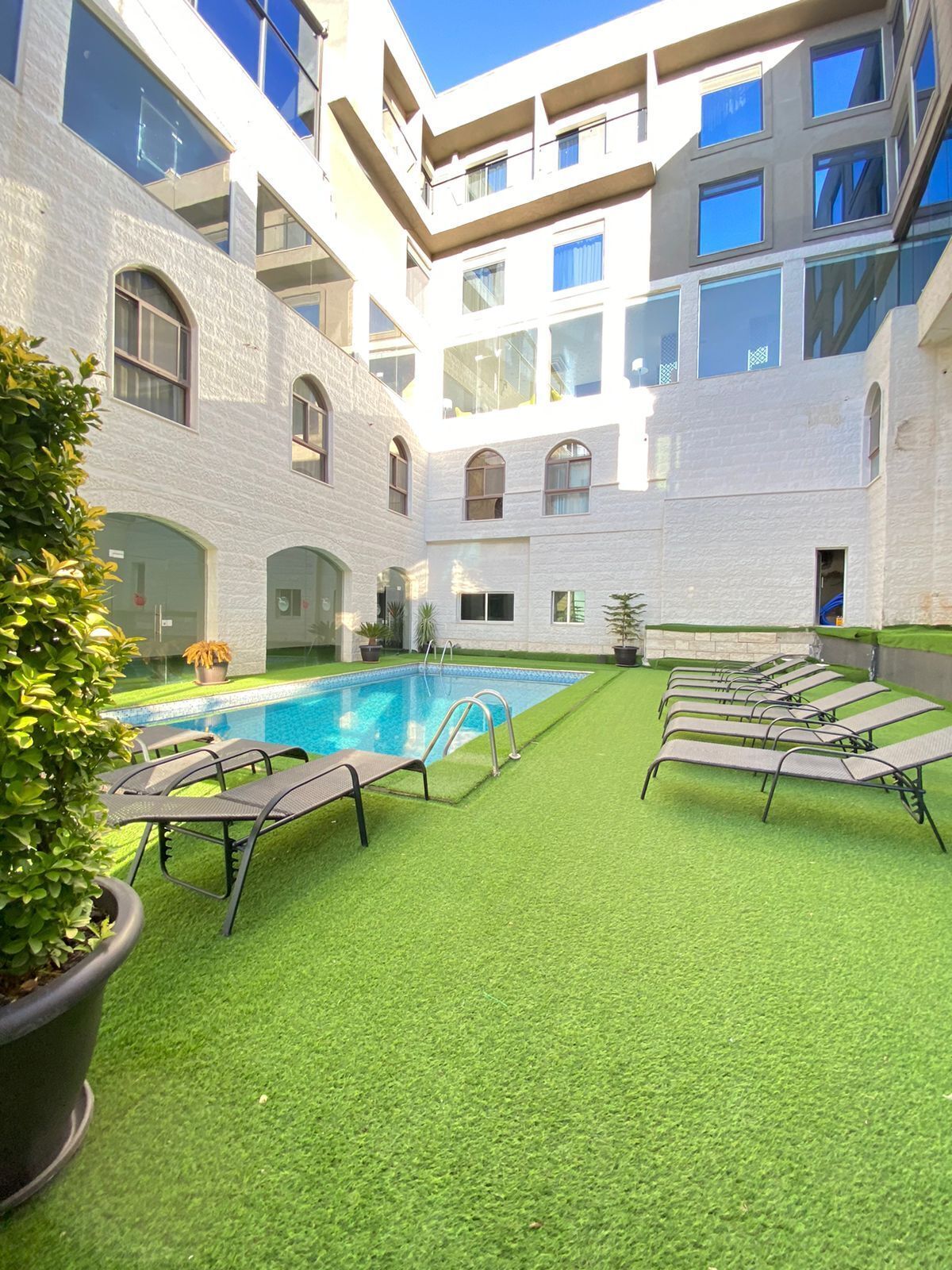 Piscina interna, piscina externa sazonal