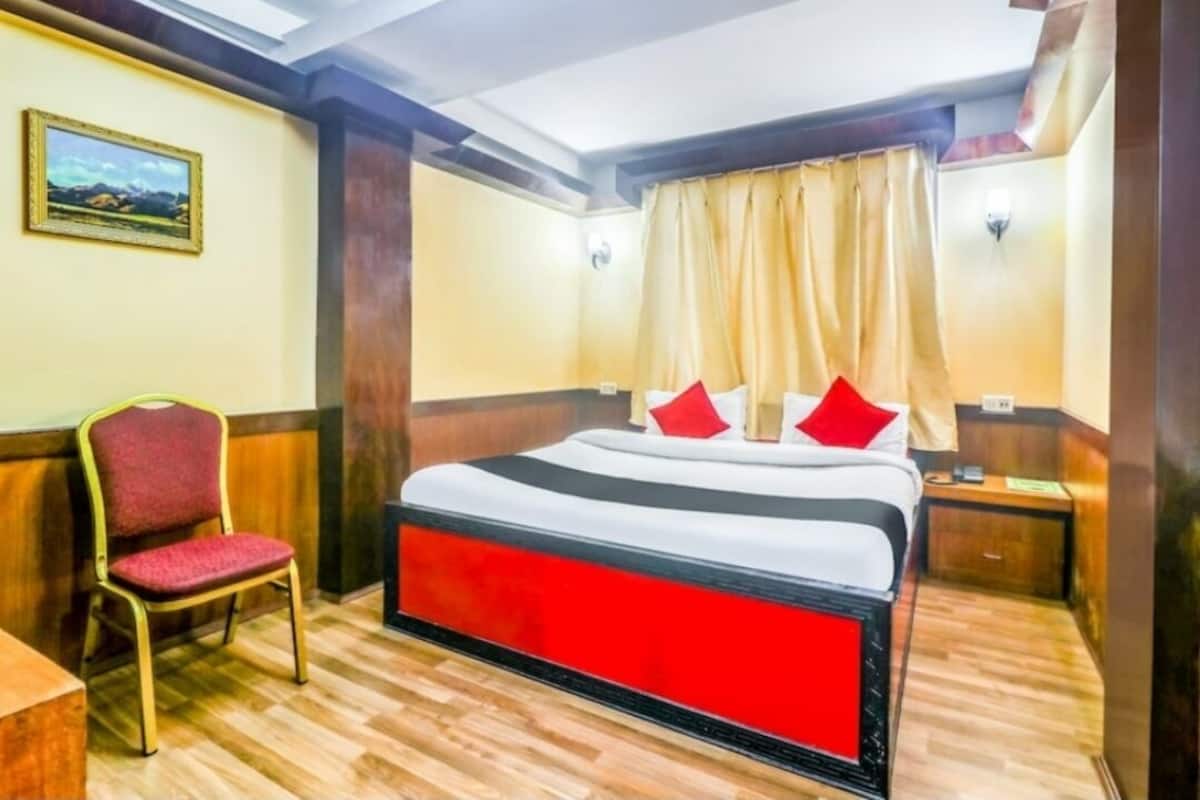 Espaço de trabalho para notebook, Wi-Fi de cortesia, roupa de cama