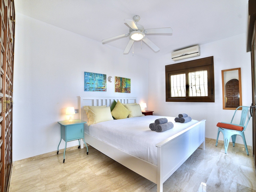 Villa Tortuga: Comfortable Property With Panoramic Views And Large Pool - Salobreña