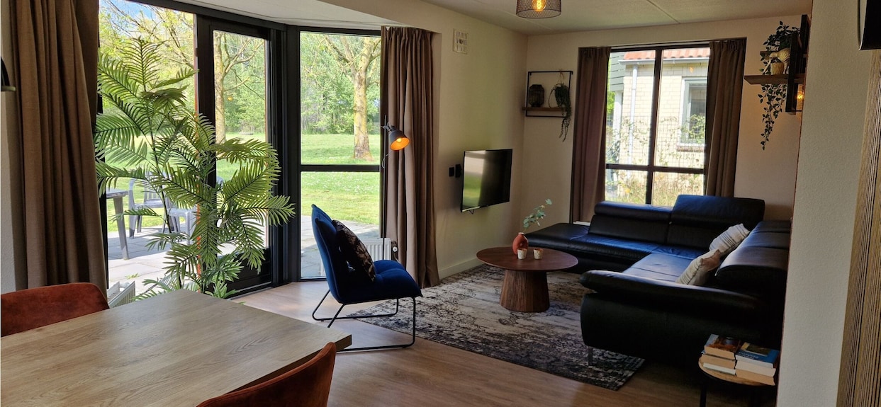 Vrijstaand 6-pers. Vakantiehuis Op Vakantiepark Met Binnenzwembad En Zwemmeer. - Wijchen