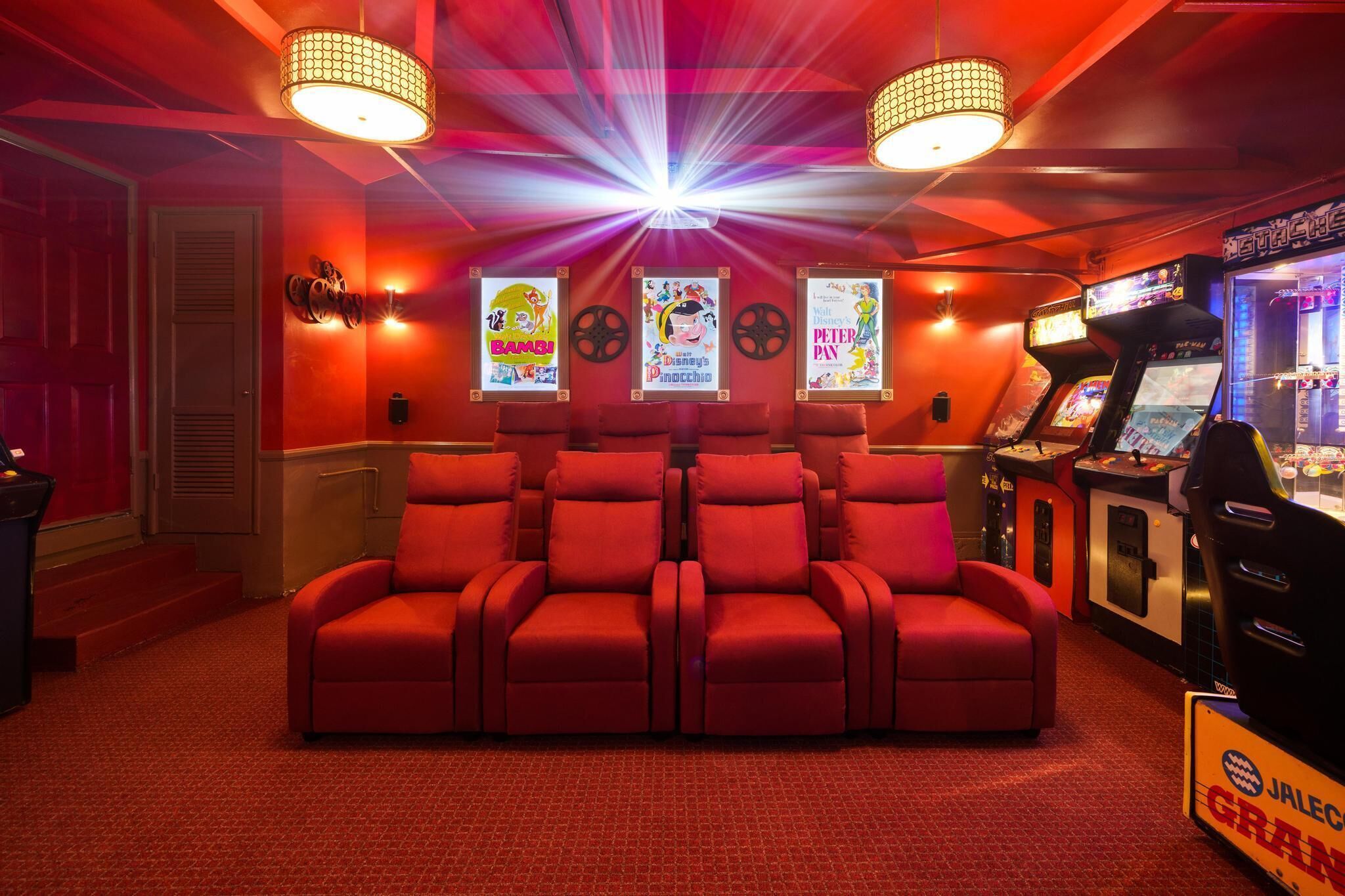 Disneyland Dream: Arcade, Theater, Playground, Minigolf, And More! - Anaheim