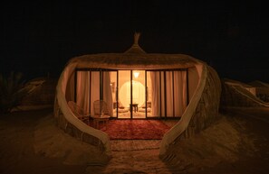 Barraca real, para não fumantes, banheira | Vista do quarto