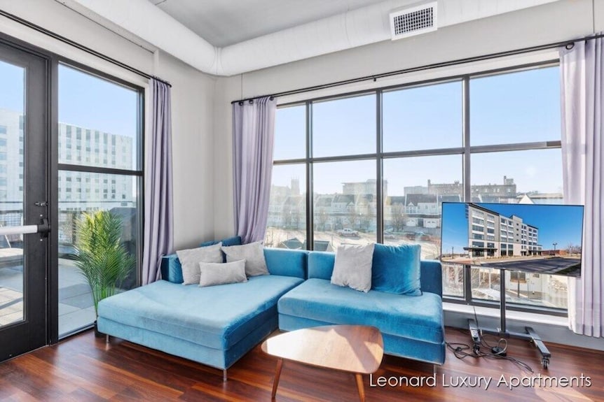 Cityscape Apartment W/ Terrace - Leonard Luxury Apartment - Muskegon, MI