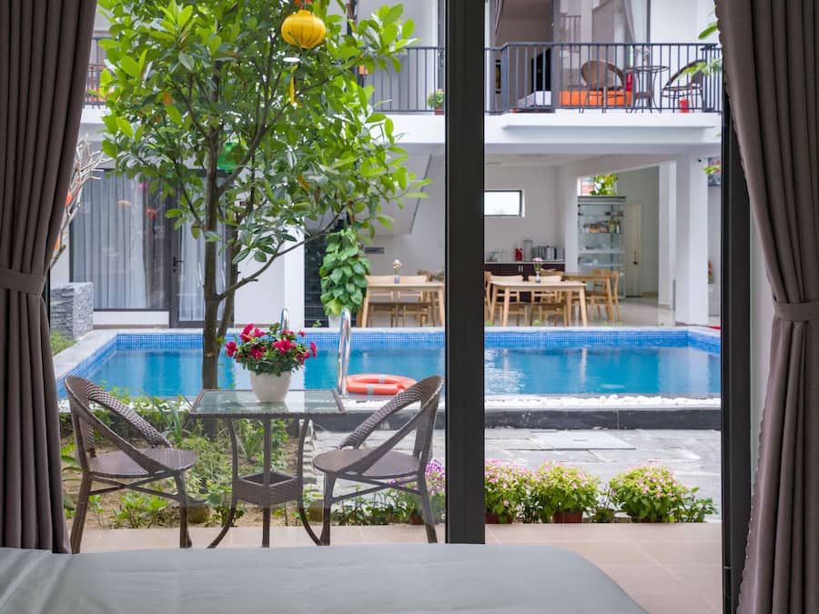 Edredons de pluma, frigobar, cofres nos quartos, escrivaninha