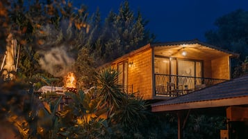 Suíte exclusiva, para não fumantes, vista para a piscina | 1 quarto, roupas de cama de algodão egípcio, roupas de cama premium