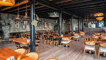 Café da manhã, almoço e jantar