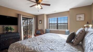 Apartamento em Condomínio Fechado, várias camas, lareira (Twedt's Retreat) | 2 quartos, com decoração personalizada, com mobília individualizada