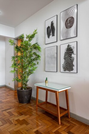 Apartamento | 4 quartos, secretária 