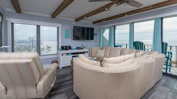 Condo, 3 quartos | Área de estar