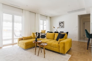 Apartamento standard | Área de estar | Smart TV 43 polegadas com canais digitais, TV, Netflix