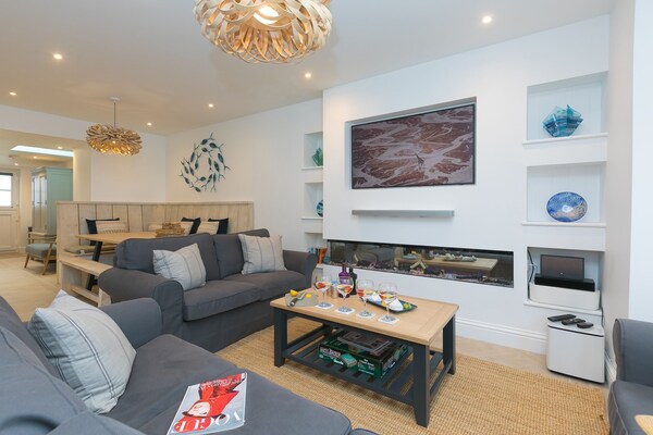 Pebbles - Carbis Bay