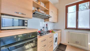 Apartamento Familiar, 1 quarto, varanda, junto à montanha (La Brezza Del Lago Maggiore:) | Cozinha privada
