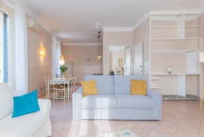 Deluxe Apartment CASALE (Via Casale 7) | Sala de estar | TV de ecrã plano 