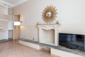 Deluxe Apartment CASALE (Via Casale 7) | Sala de estar | TV de ecrã plano 