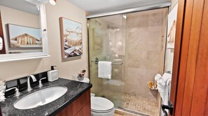 Apartamento em Condomínio Fechado, 1 cama king-size (Kona Reef D17) | Casa de banho