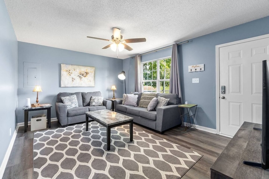 Paw-fect For Pet Lovers & Thrill Seekers - Clarksville, TN