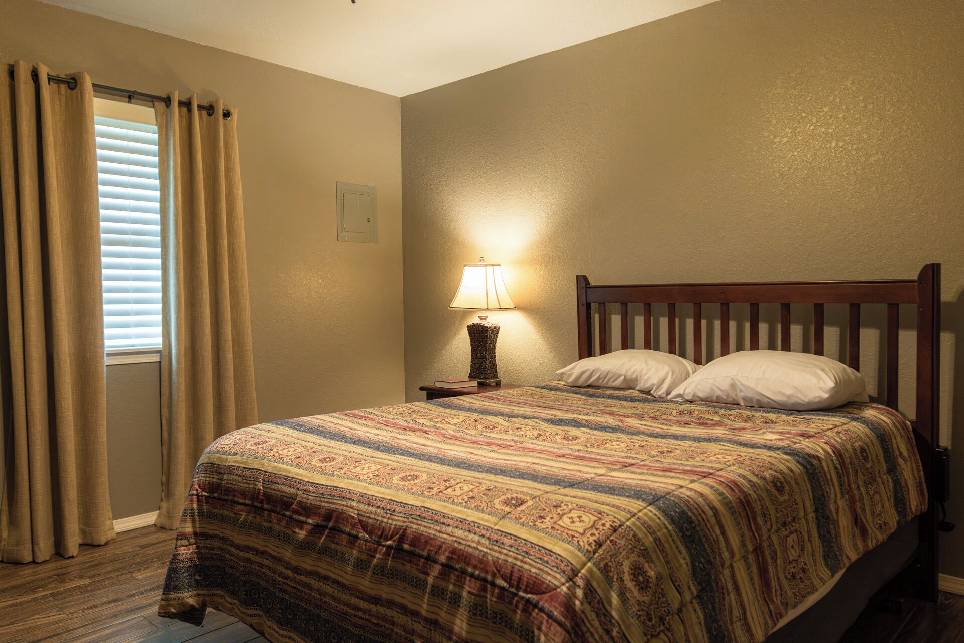 Quarto Económico, 2 quartos, vista para o lago, junto ao lago | Com decoração personalizada, com mobília individualizada, Wi-fi grátis 