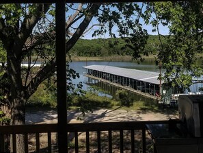 Trailer luxo, vista para o lago, ao lado do lago | Individualmente decorados, individualmente mobiliados, Wi-Fi de cortesia