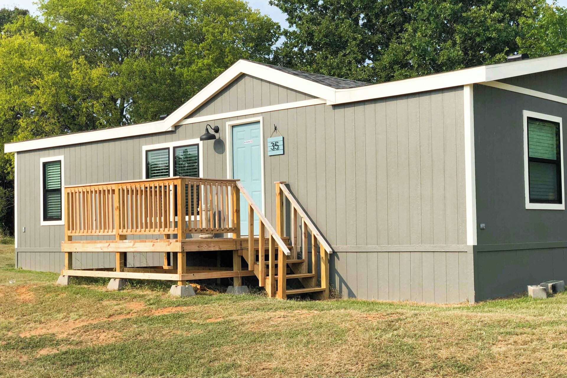 Trailer luxo, vista para o lago, ao lado do lago | Individualmente decorados, individualmente mobiliados, Wi-Fi de cortesia