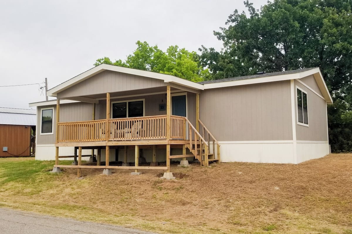 Trailer luxo, vista para o lago, ao lado do lago | Individualmente decorados, individualmente mobiliados, Wi-Fi de cortesia