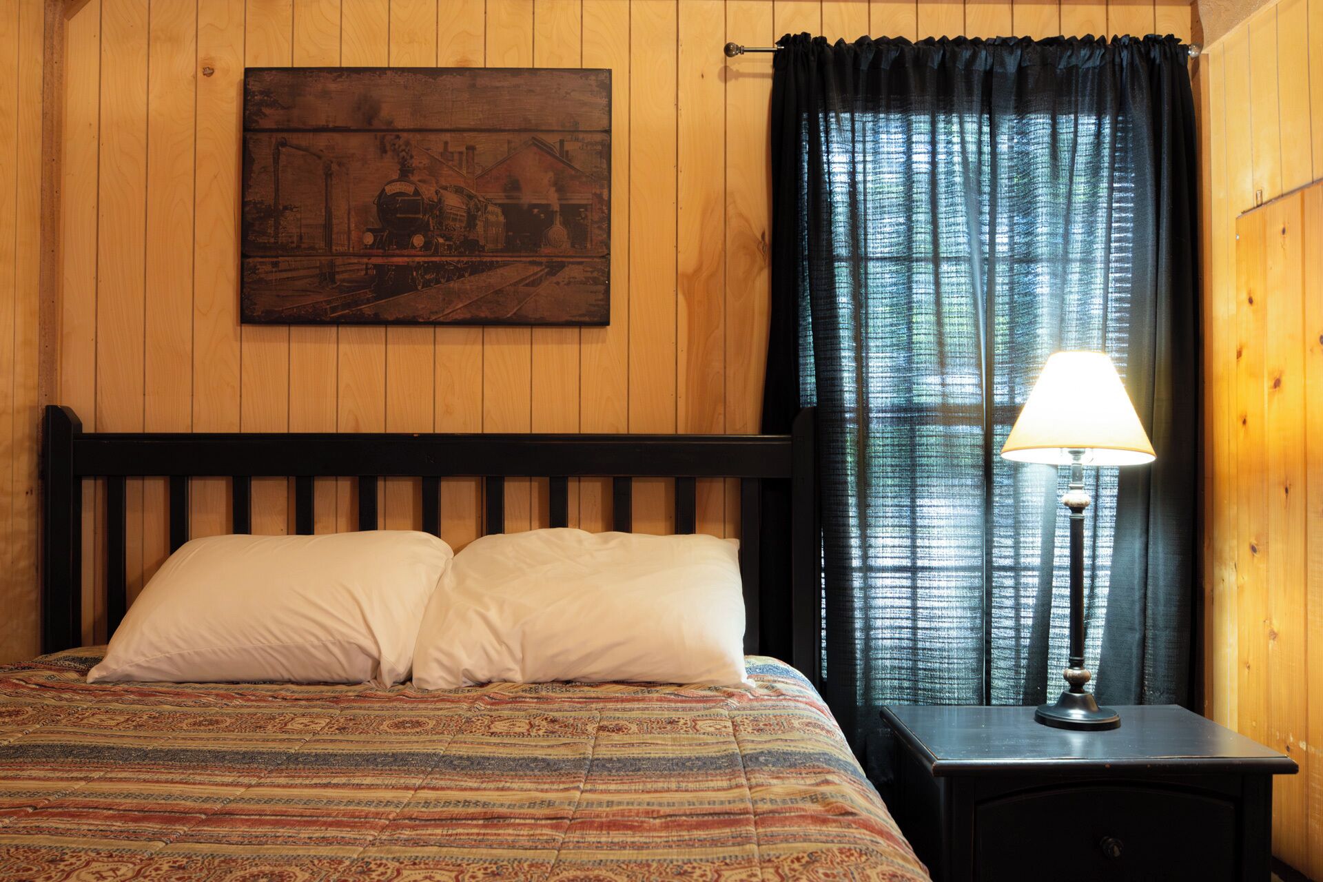 Cabana tradicional, várias camas, vista para o lago (Lake Texoma Cedar Cabin 1) | Individualmente decorados, individualmente mobiliados, Wi-Fi de cortesia