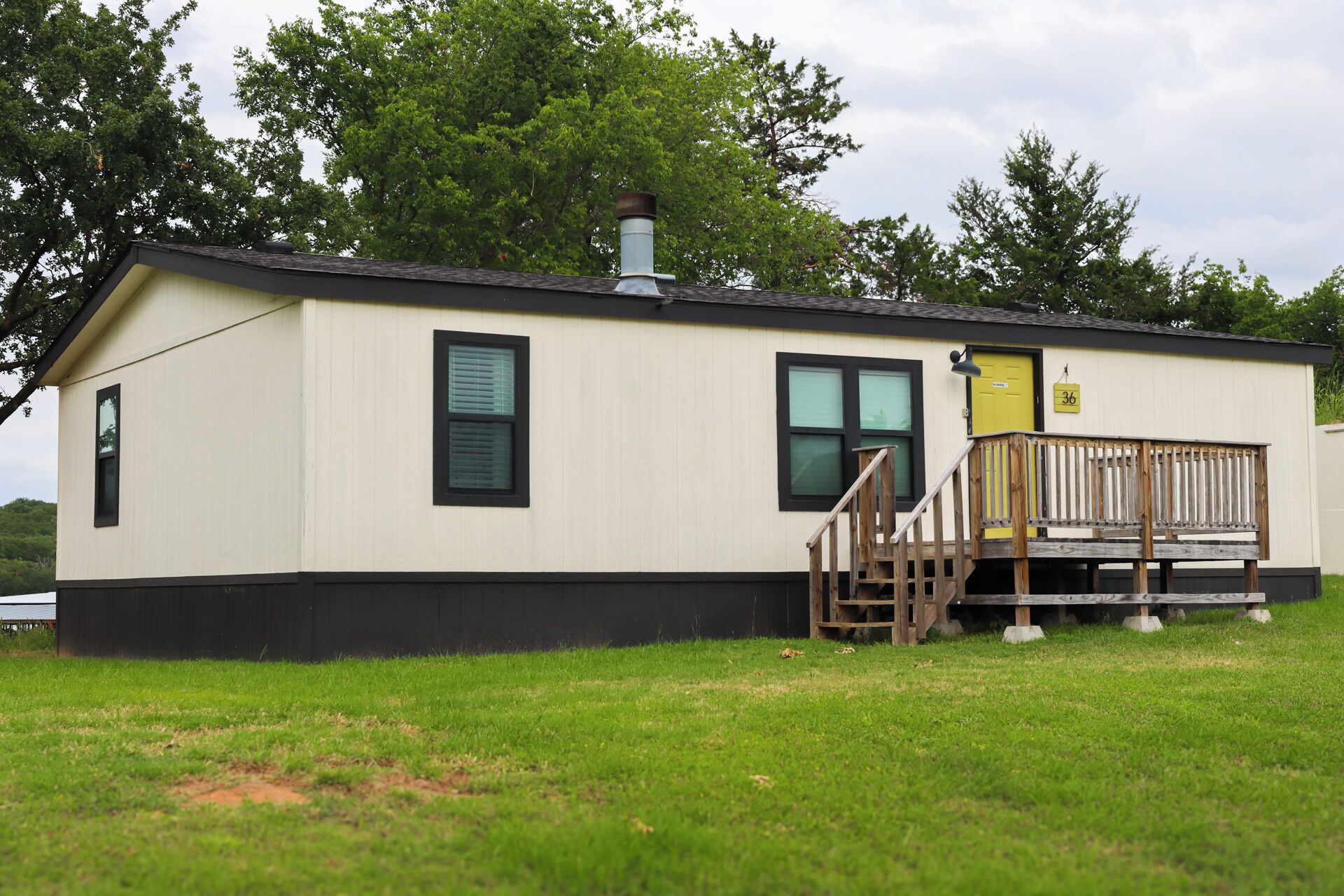 Trailer luxo, vista para o lago, ao lado do lago | Individualmente decorados, individualmente mobiliados, Wi-Fi de cortesia