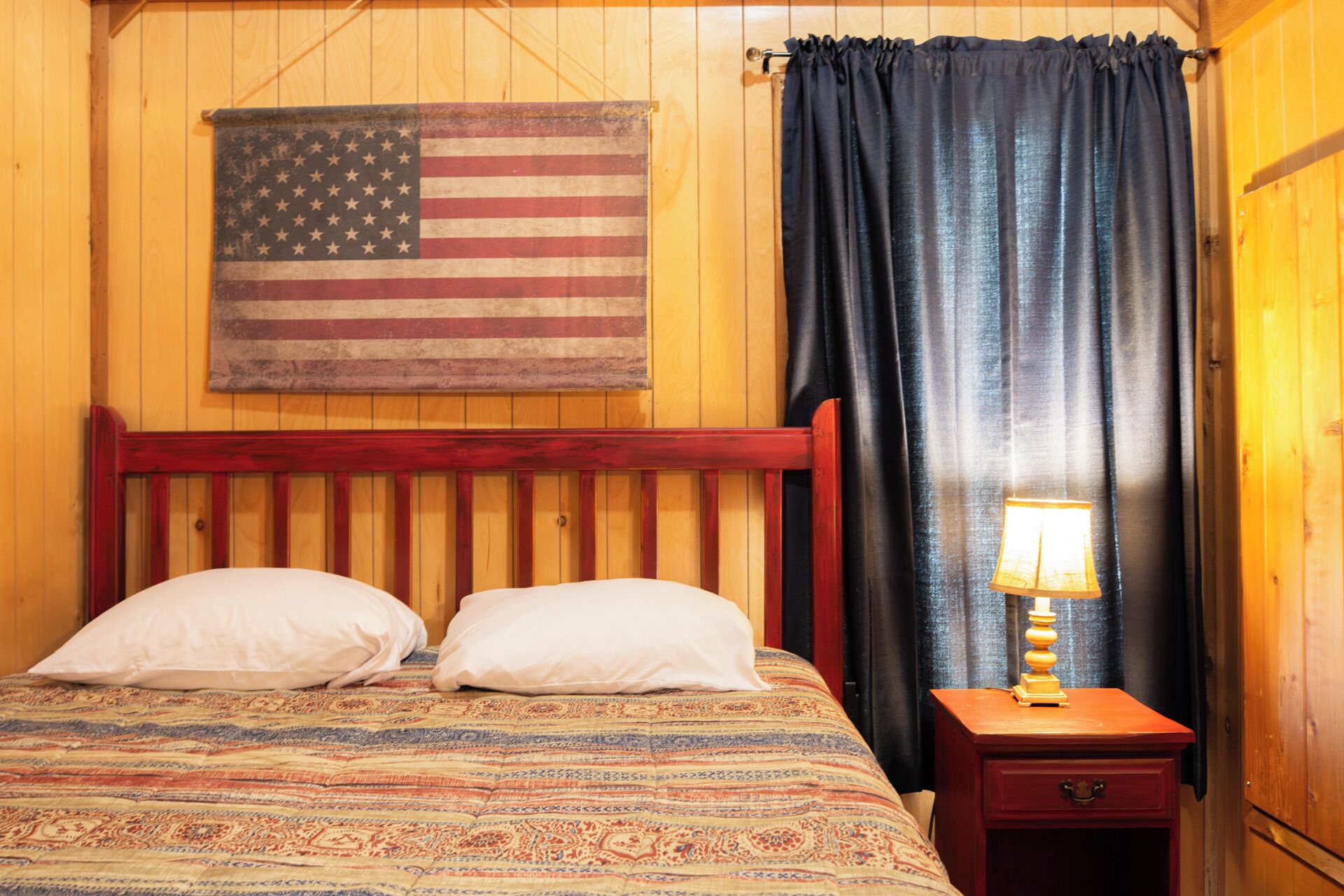 Cabana tradicional, várias camas (Lake Texoma Cedar Cabin - Uncle Sams ) | Individualmente decorados, individualmente mobiliados, Wi-Fi de cortesia