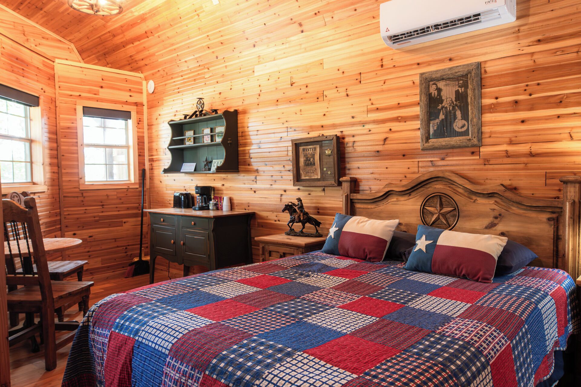 Cabana luxo, vista para o lago, ao lado do lago | Individualmente decorados, individualmente mobiliados, Wi-Fi de cortesia