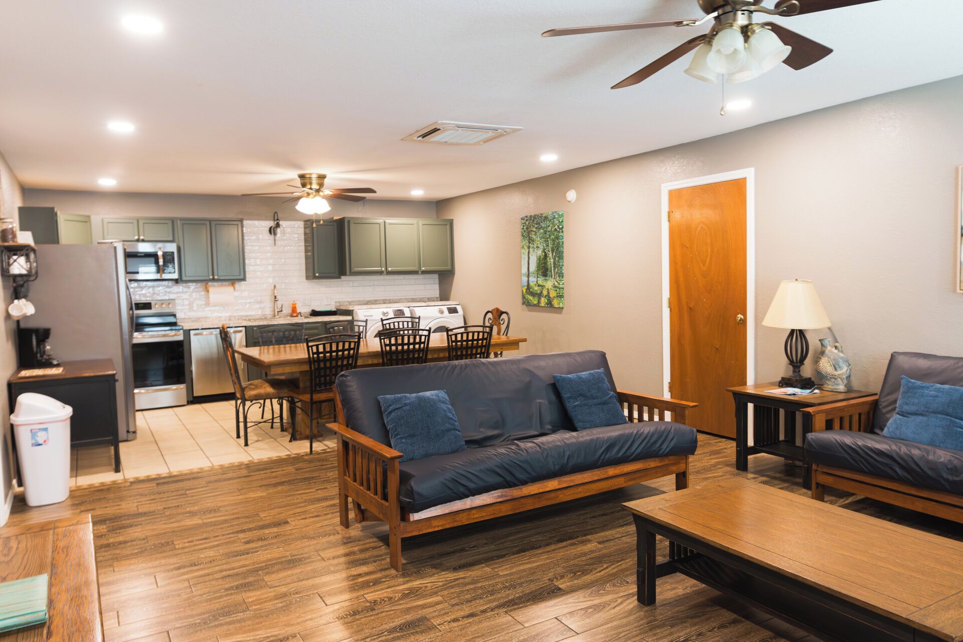 Apartamento Deluxe, 2 quartos, cozinha, vista para o lago | Sala de estar