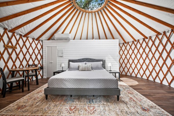 Ot 3515e Texas Yurt Haus: 5 Yurts! 5 Bedroom Cabin By Redawning - New Braunfels, TX