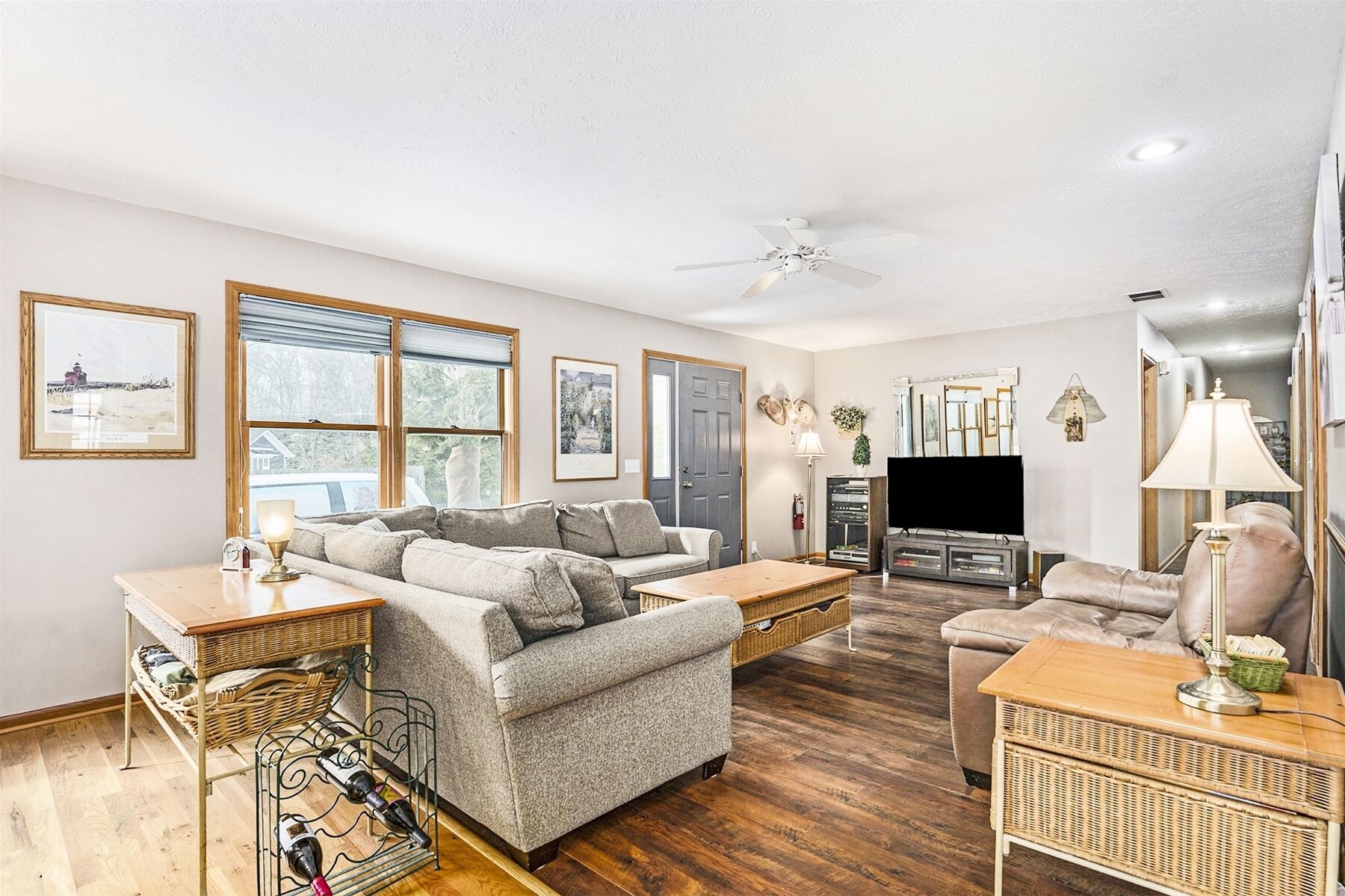 Tuck's Treasure: Walk To Lake Michigan, Private Hot Tub, Fire Pit, Deck, Grill - Saugatuck, MI