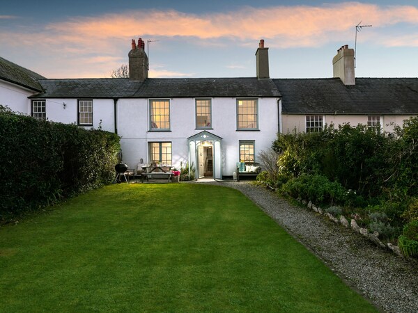 Tros Yr Afon - Beaumaris