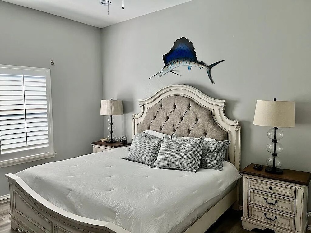 Gulf Breeze- New Beautiful 3 Bedroom Stilt Home - Rockport, TX