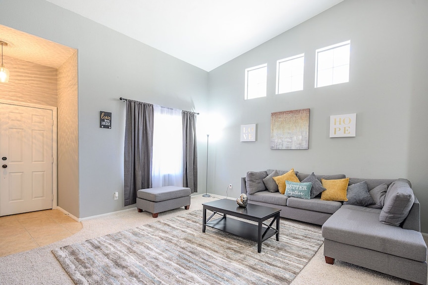 Luxurious Pool Home Mins From Lv Strip! - Henderson, NV