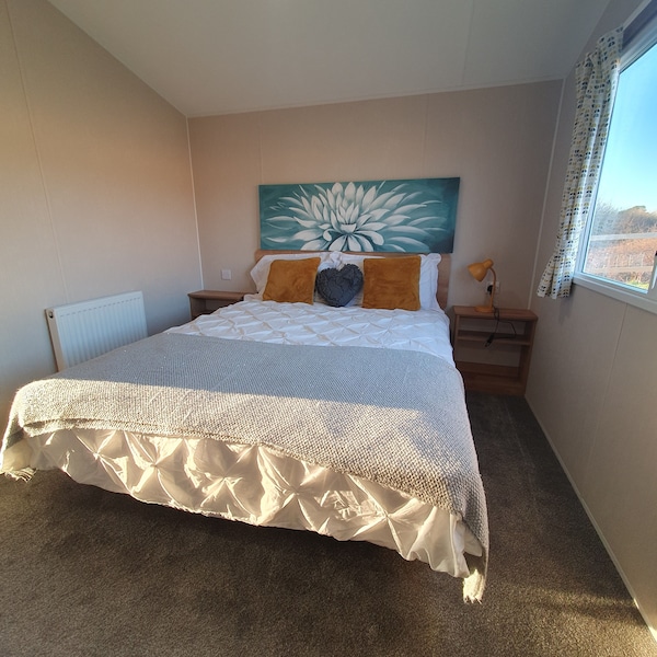 Close To Beach/saundersfoot, 2 Bedroom Caravan. Quiet Semi-rural Smallholding. - Tenby